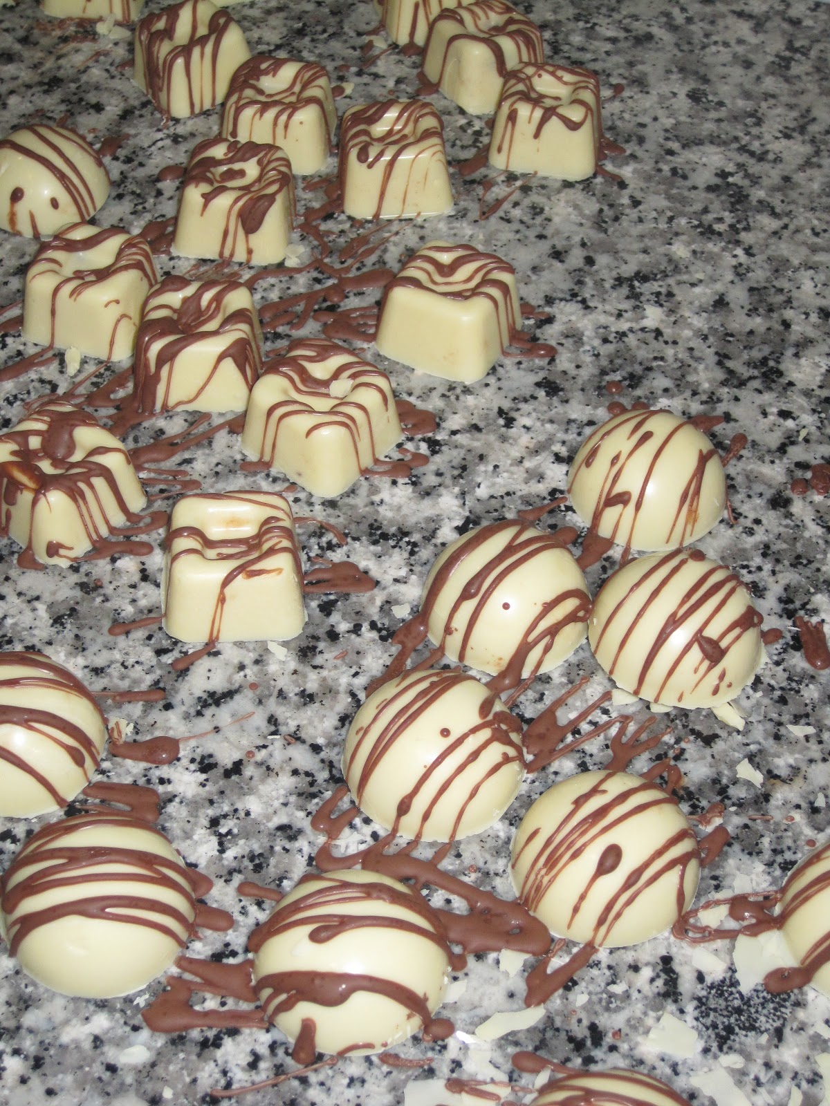 Pasteles,Tartas,Macarons y Bombones a domicilio: Bombones de chocolate ...