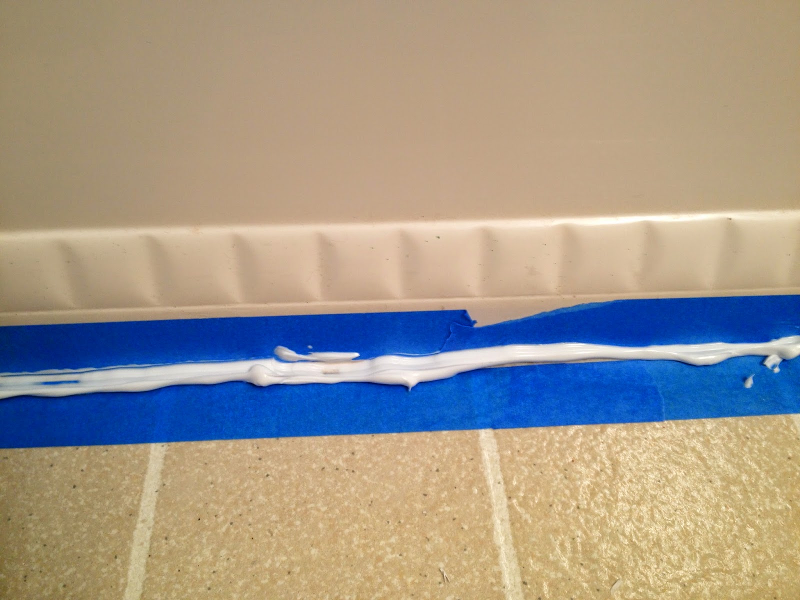 Oh What a Gem!: Fresh Caulk: How to make your tub and sink look new