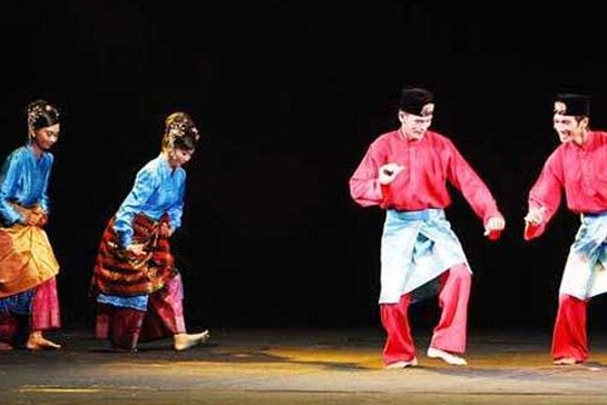 Kesenian dan Kebudayaan Riau, Rumah Adat Riau, Pakaian Adat Riau ...