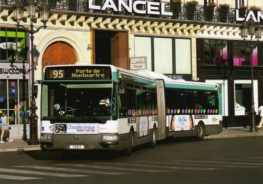 transpress nz: Renault articulated bus, Paris