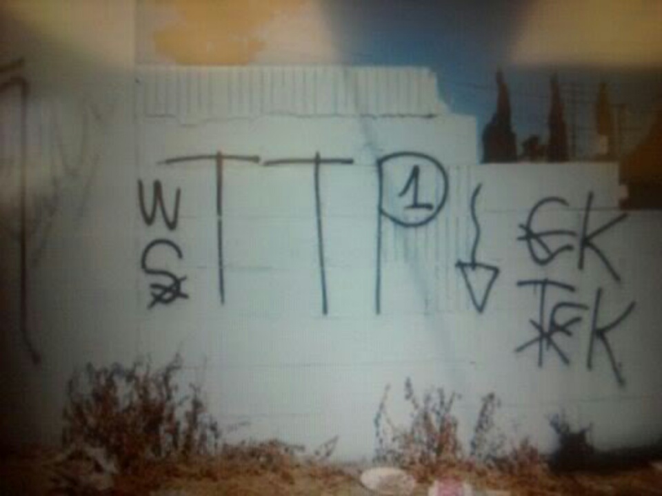 blood piru brims gangs graffiti: Tree top piru ( compton )