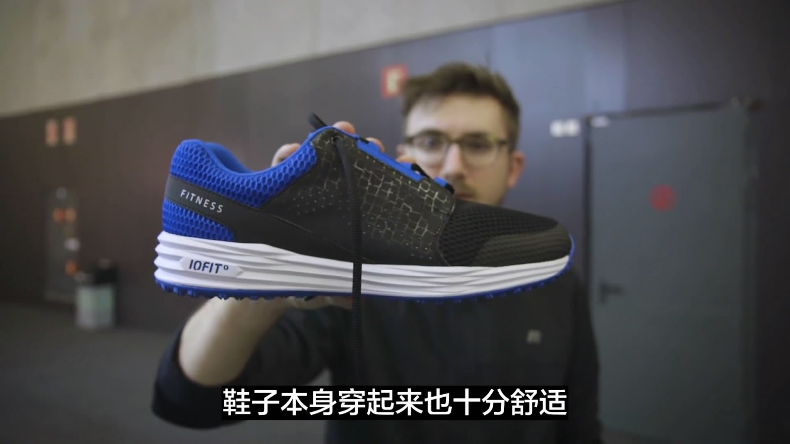 视频翻译字幕: Samsung helped make these smart shoes_三星时尚智能跑鞋