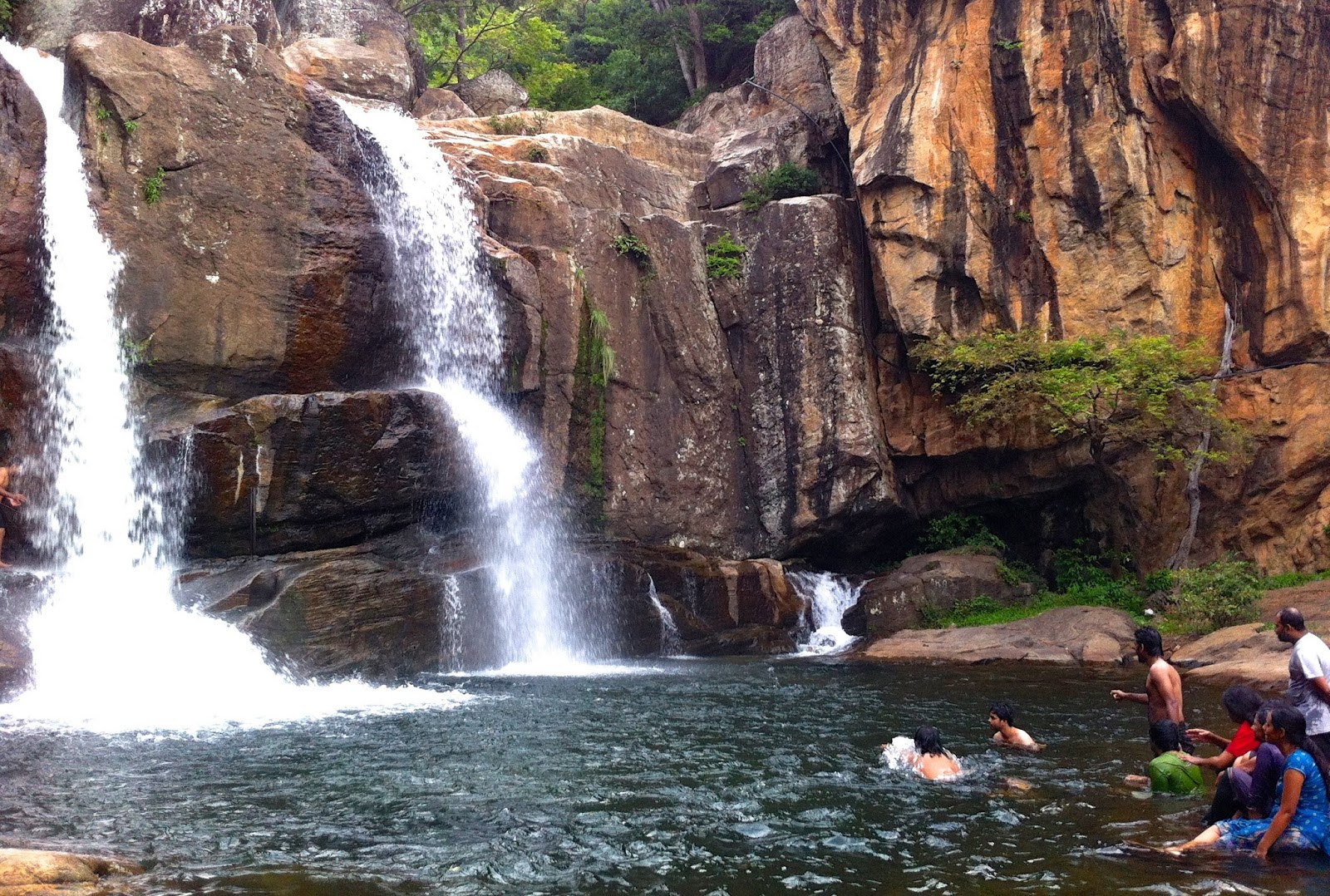 Tamilnadu Tourism: Shenbaga Devi Falls (Chembakadevi Falls), Courtallam ...