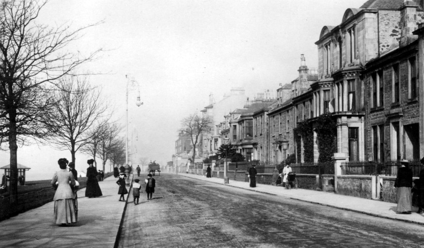 Tour Scotland: Old Photograph Battery Place Rothesay Scotland