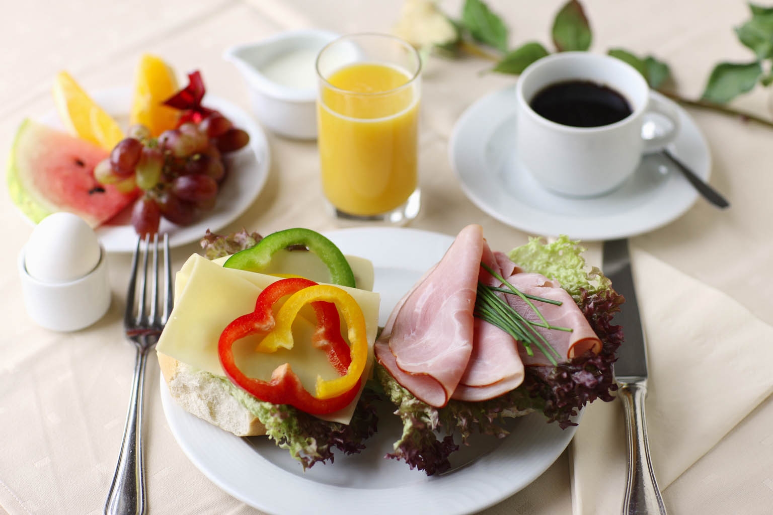 Stolt Sorselebo: Hotellfrukost och Anders "arga snickar´n" Öfvergård....