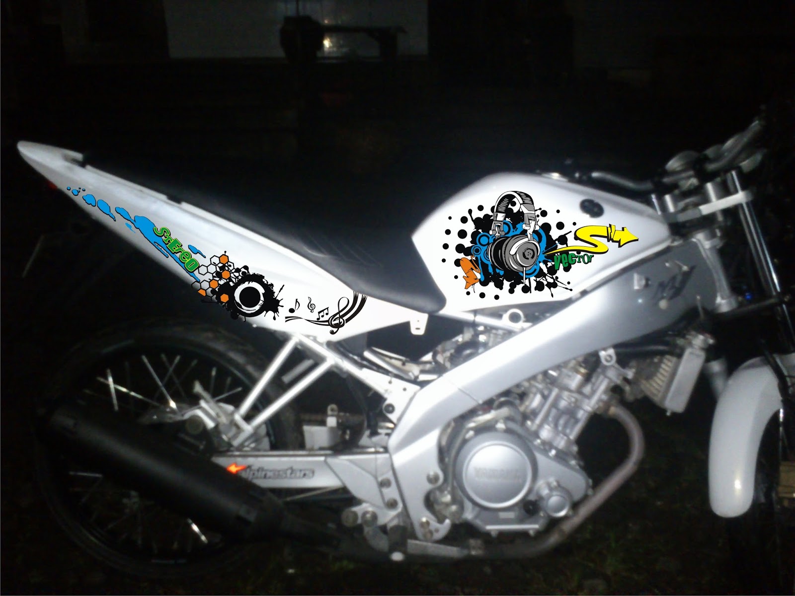 Contoh Gambar Modifikasi Stiker Motor Vixion | Modif Sticker