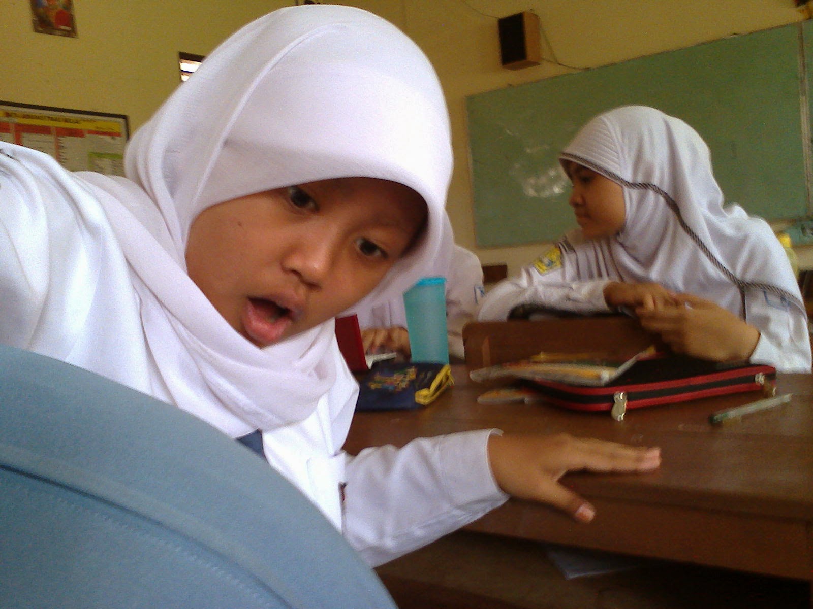 Tangan Mungil Penuh Harap