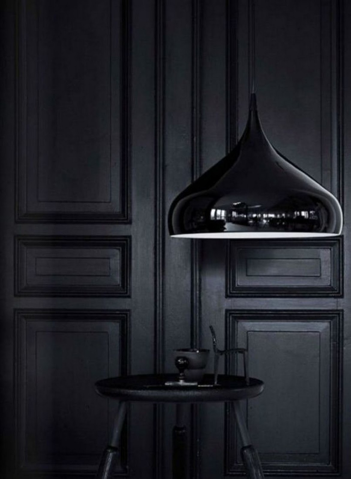 COMME UNE ENVIE DE BROYER DU NOIR - Set Designer Marie-Laure