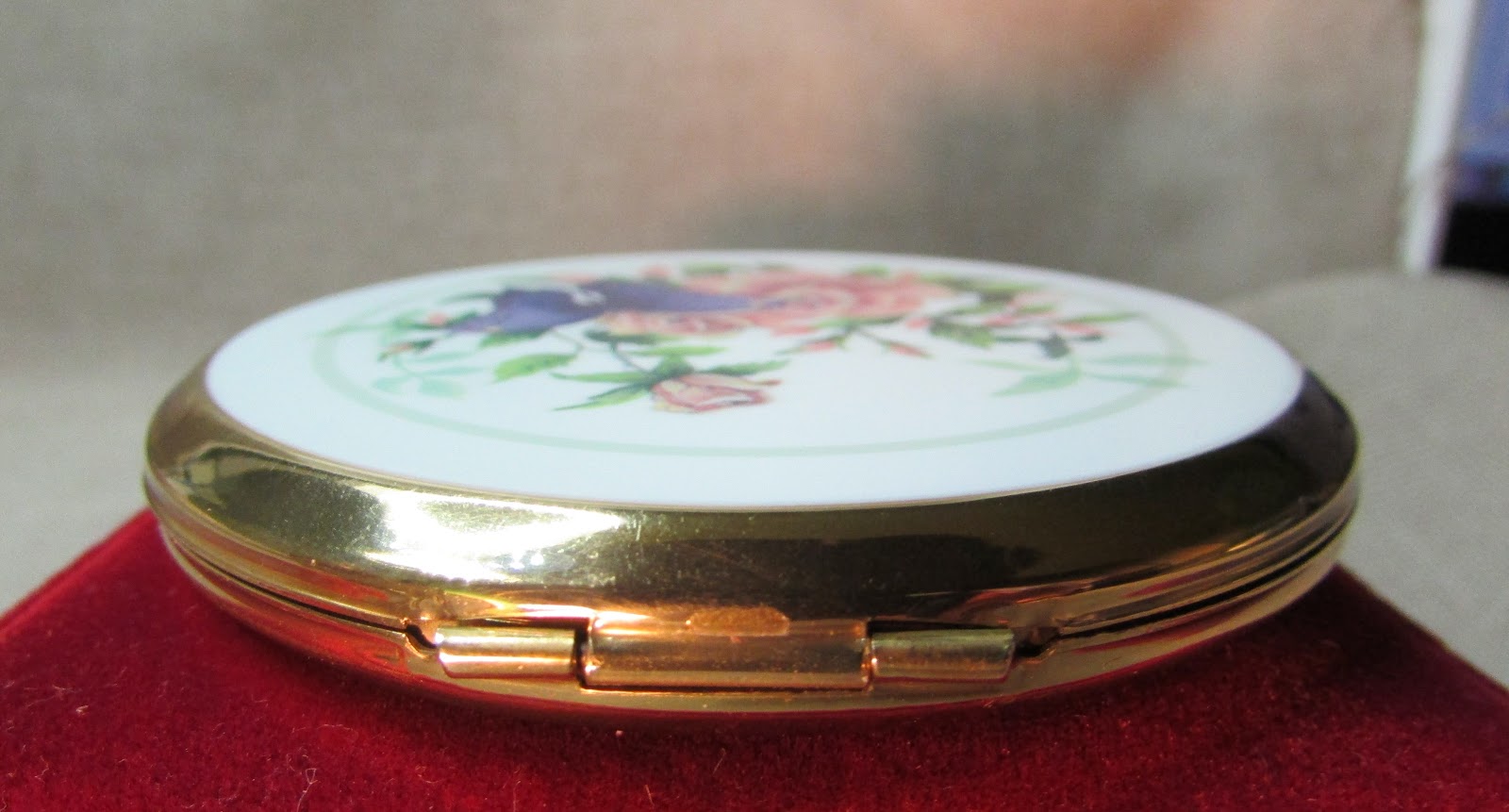 STRATTON BUTTERFLY COMPACTS