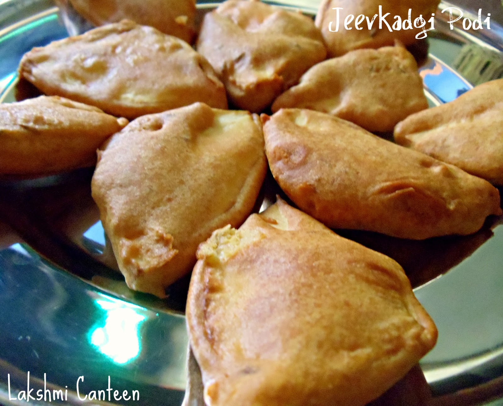 Lakshmi Canteen: Jeevkadgi Podi (Breadfruit Fritters)