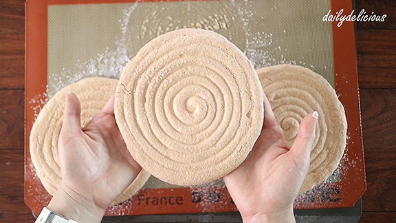 dailydelicious: Chocolate Daquoise Cake