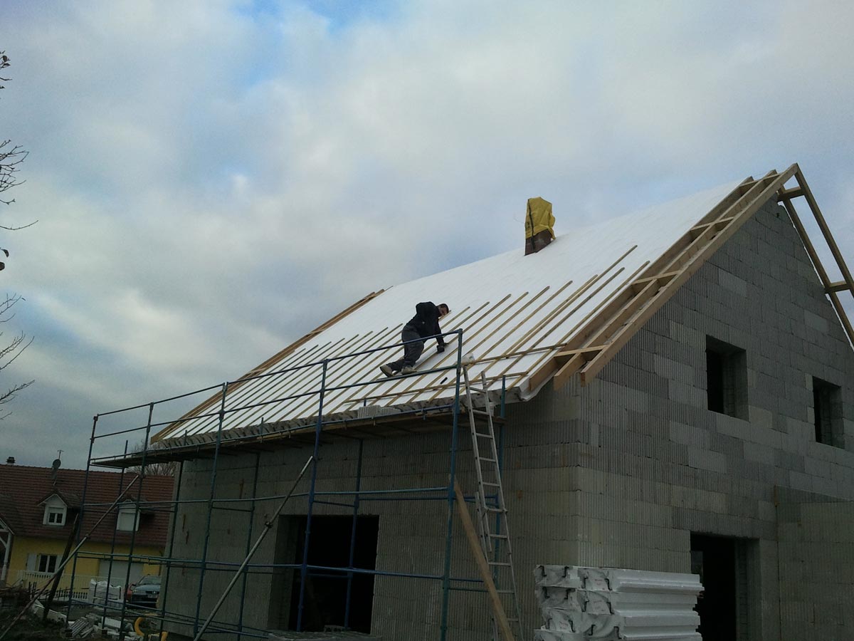 CONSTRUCTION EUROMAC2 2012: 47 LATTAGE DE LA TOITURE