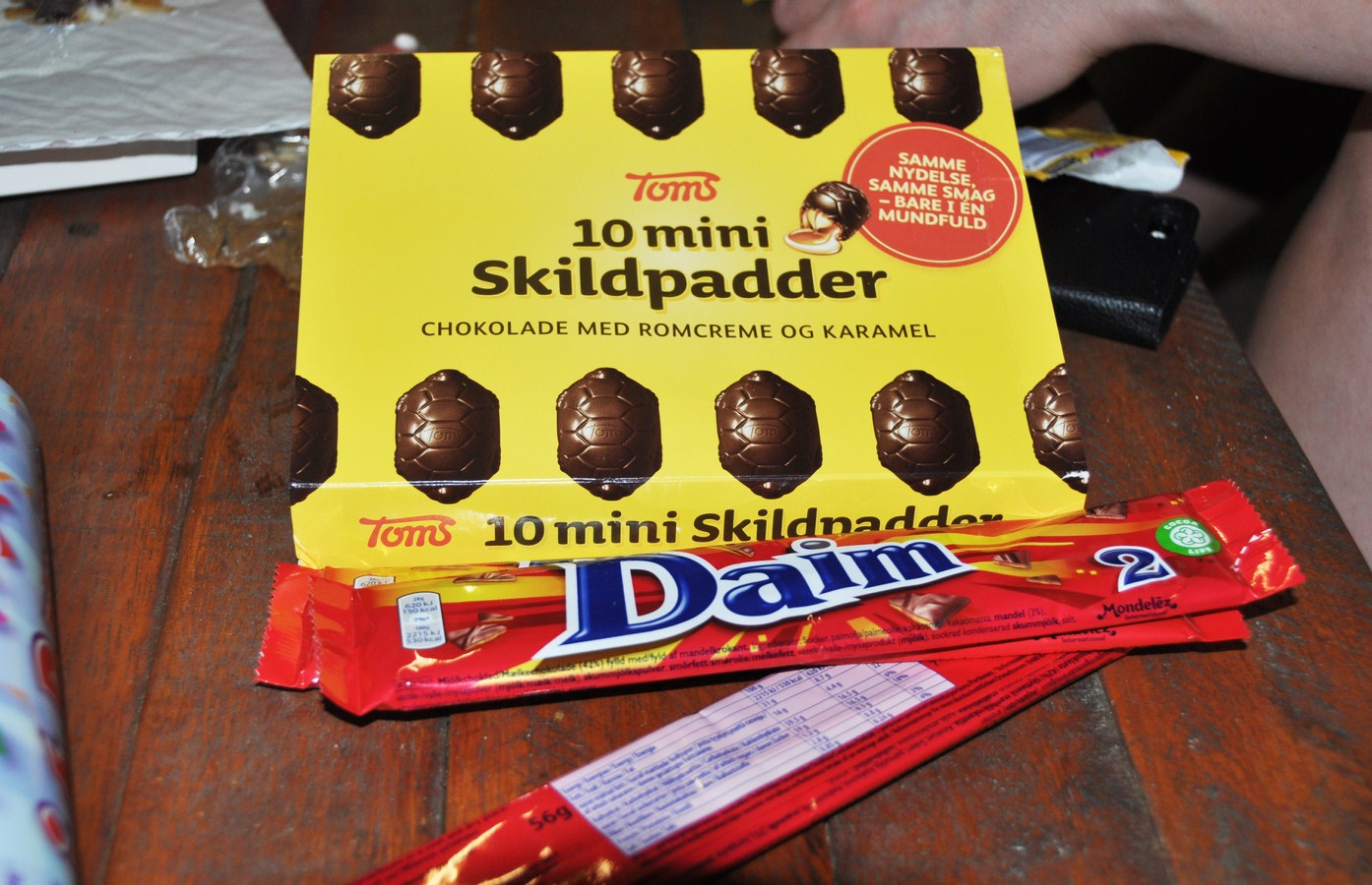 Lathams News: PLAYING "PAKKELEG" - A DANISH CHRISTMAS GAME