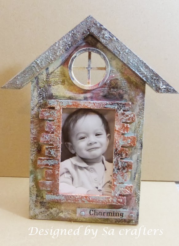 SaCrafters: Altered wood house photo display