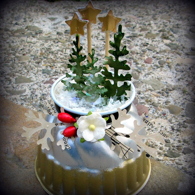 Mitralee: The First Jello Mold of Christmas for the Funkie Junkie Challenge