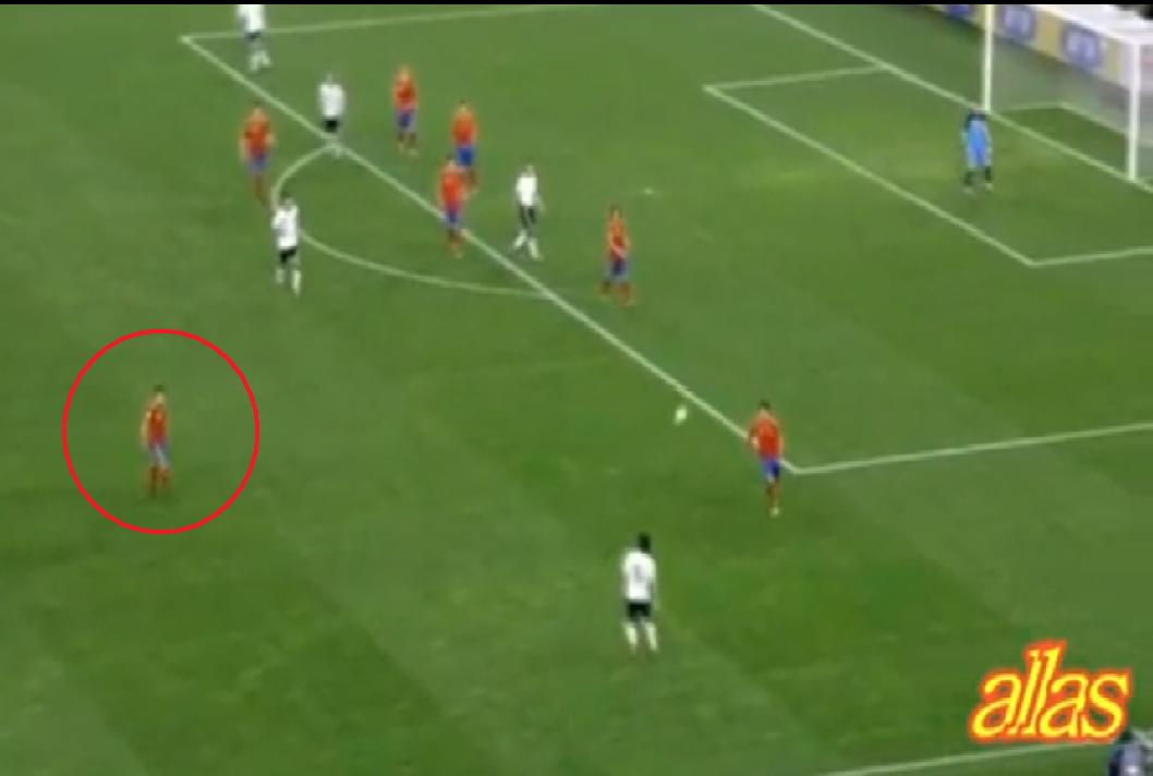 FOOTBALL Ltd: How To Be A Deep Lying Playmaker