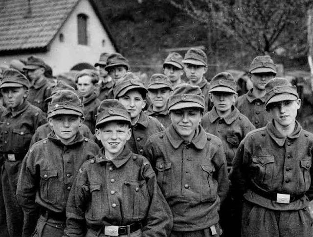 29 Vintage Photos of Child Soldiers in World War II ~ Vintage Everyday