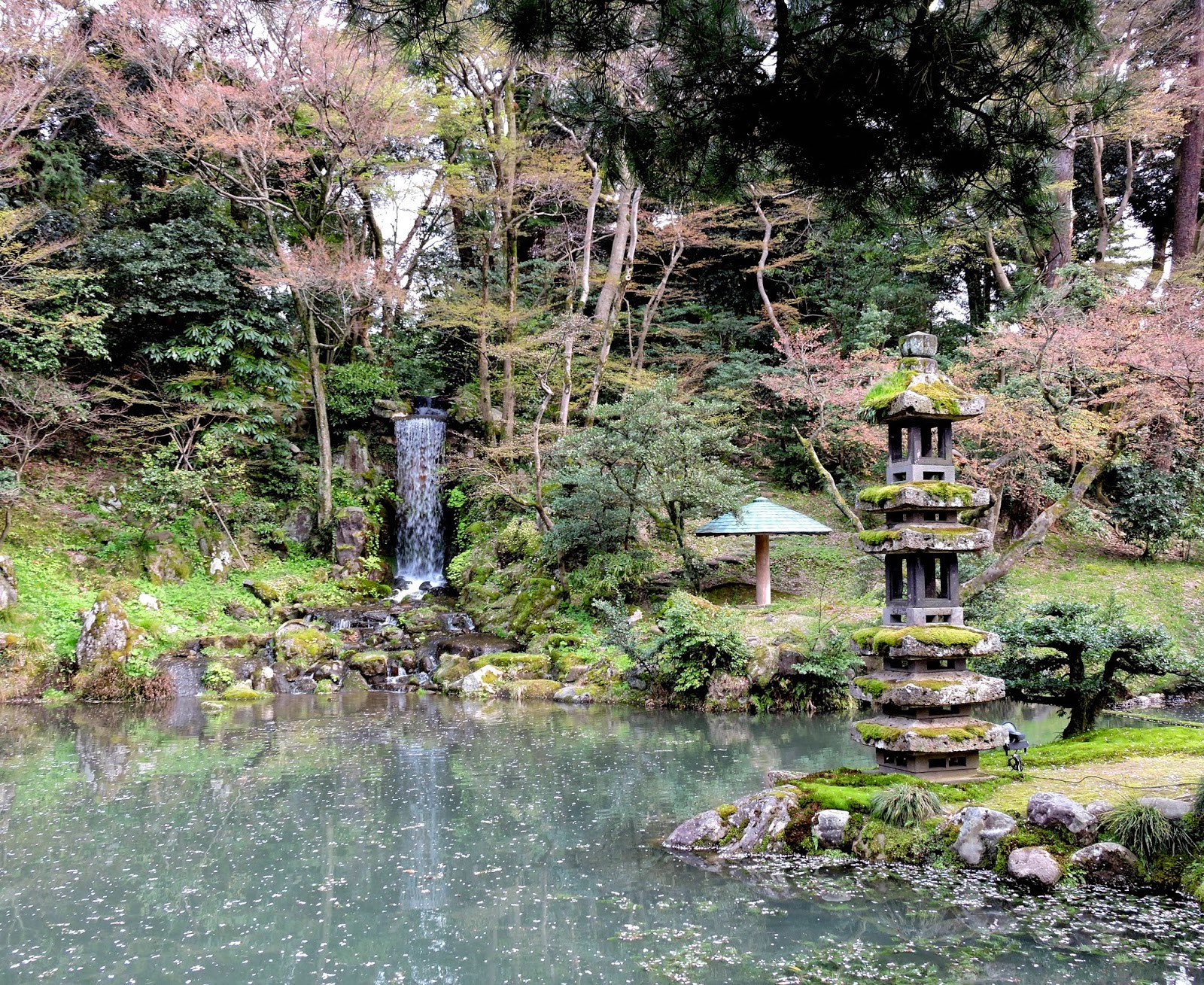 eGlobal Education: Kanazawa's famous Kenrokuen Garden in spring