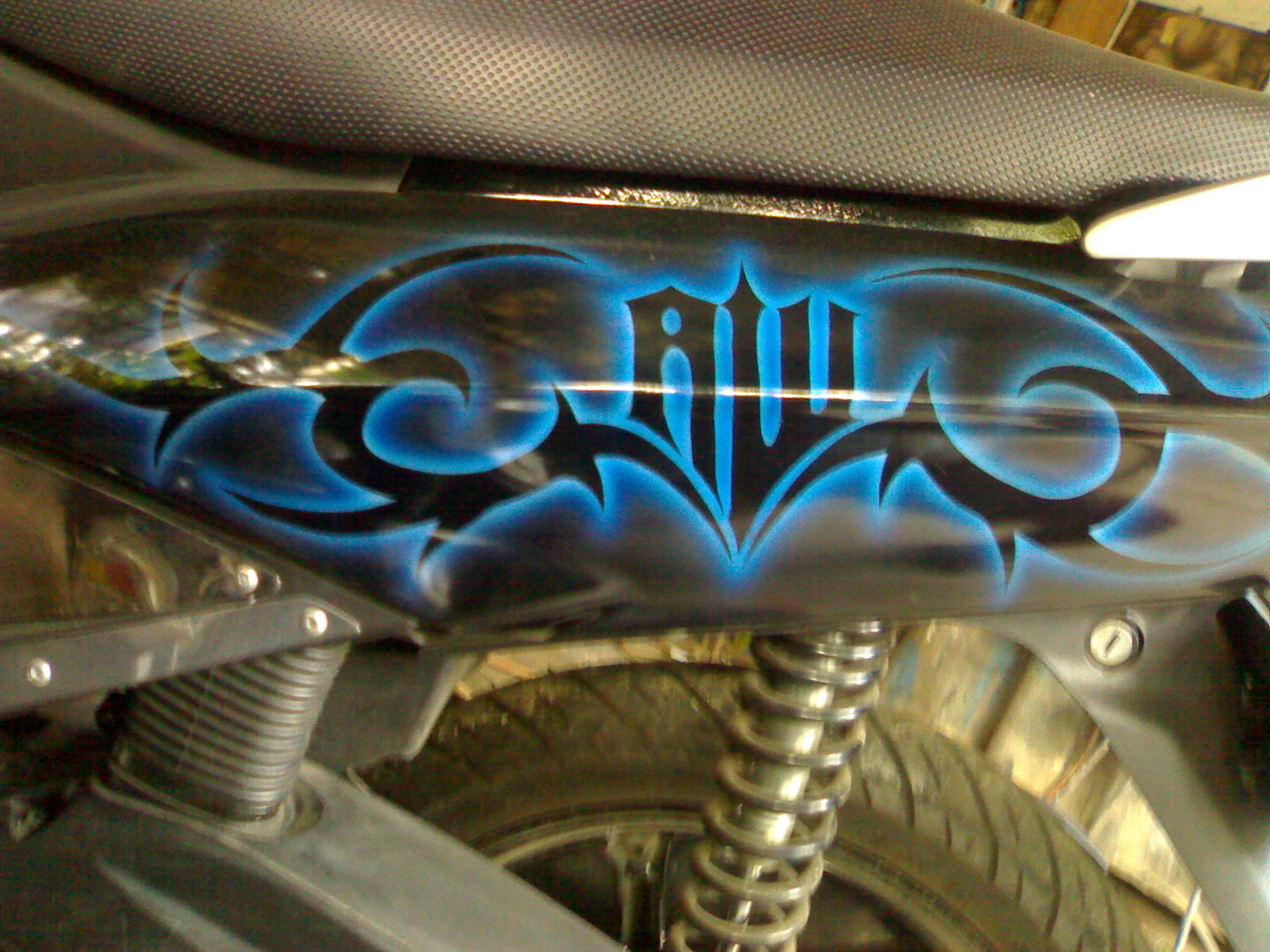 Glowing Airbrush Art Pada Motor Mio - Airbrush-Ink