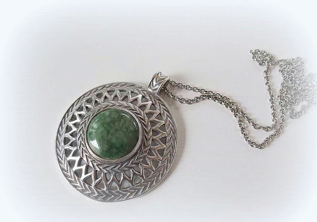 Hopea lumoaa: Kalevalan Uskela