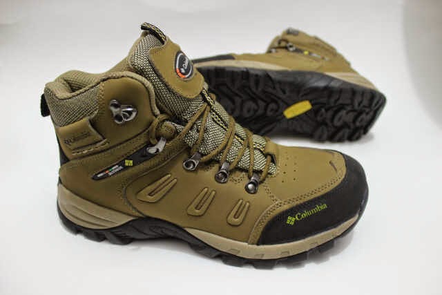 TIPS MEMILIH SEPATU GUNUNG / TREKKING