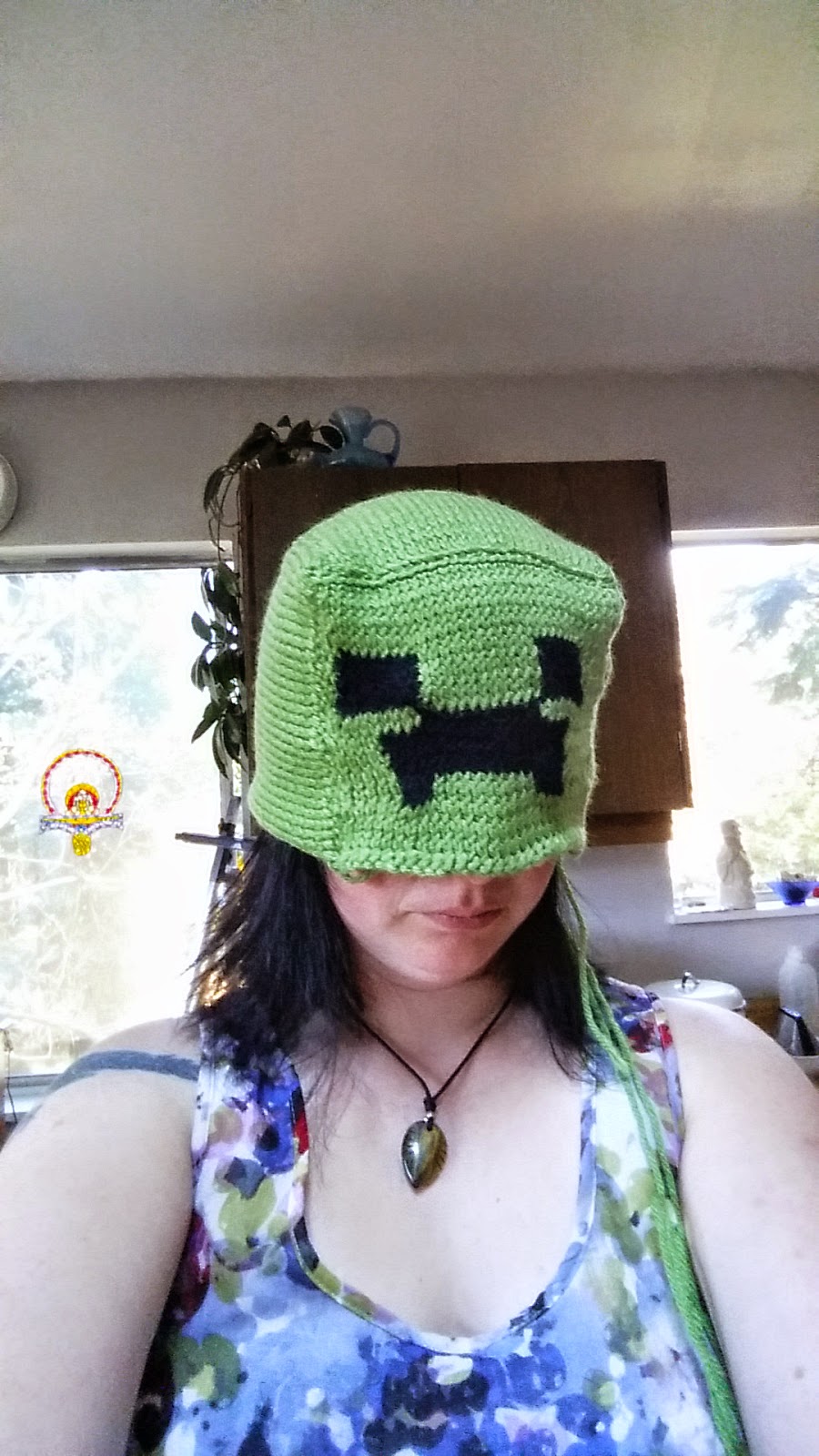 Tangled Yarns: knitting up some tall tales: Knitted Minecraft Creeper