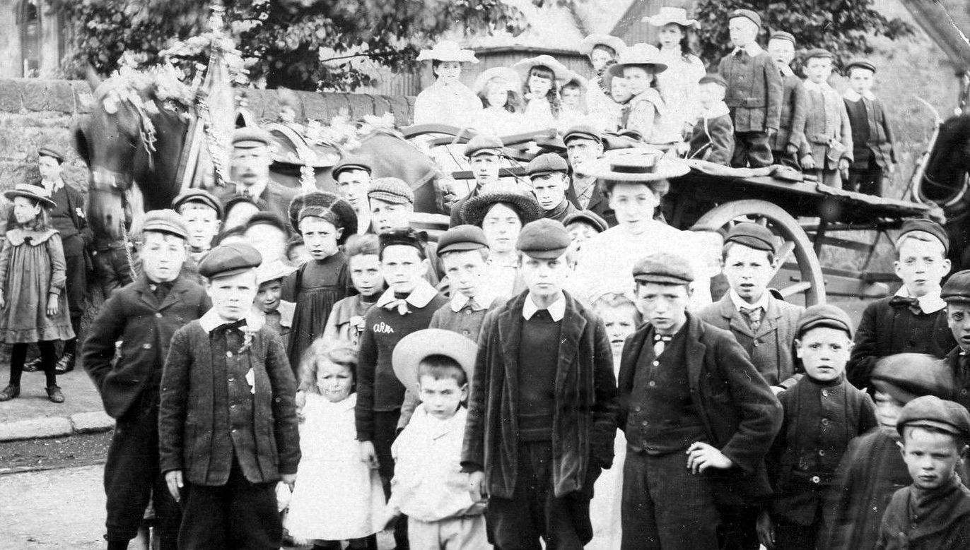Tour Scotland: Old Photograph Children Juniper Green Edinburgh Scotland