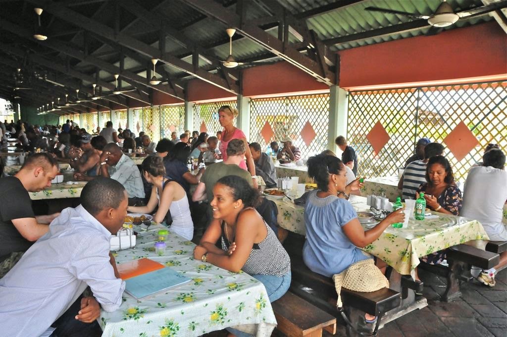 CURACAO VOOR FOODIES: MASHA DUSHI! - DICHTBIJ & VER WEG