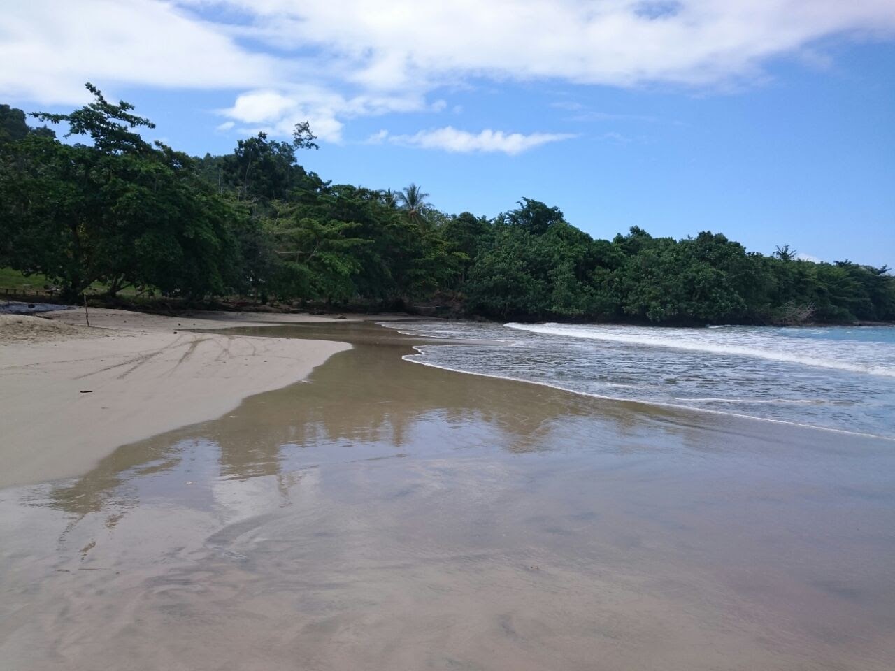 Pantai "Undi Beach" Manokwari