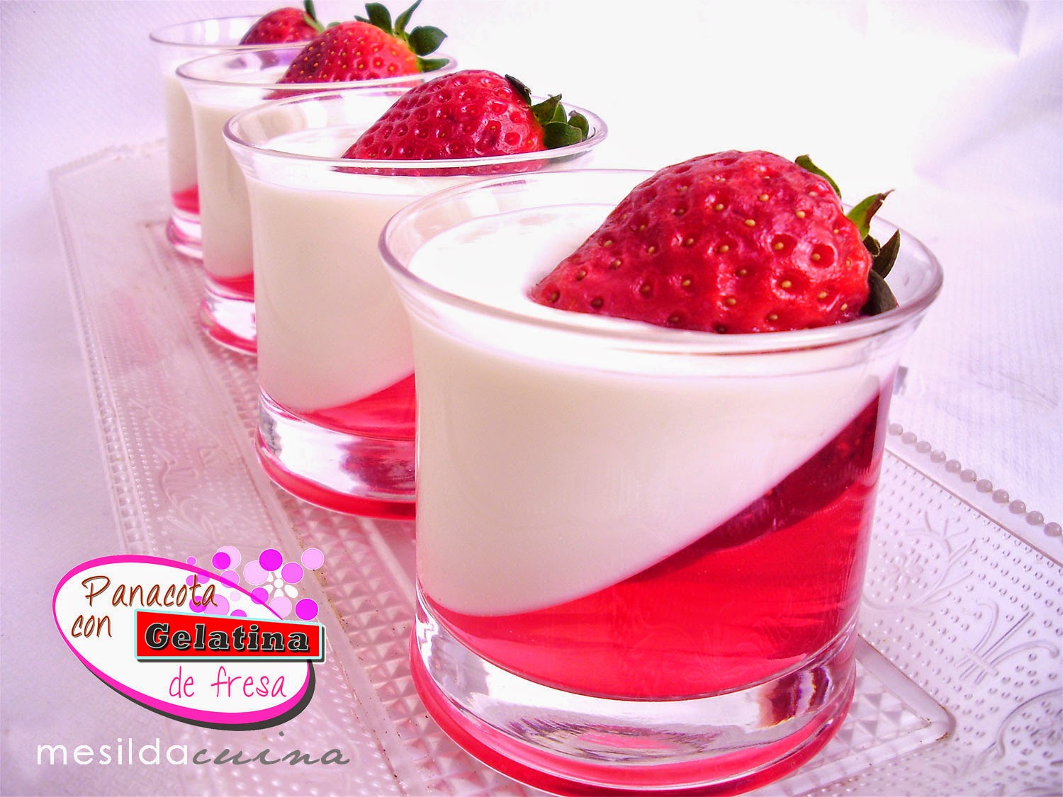 PANACOTA CON GELATINA DE FRESAS - La cocina de Mesilda
