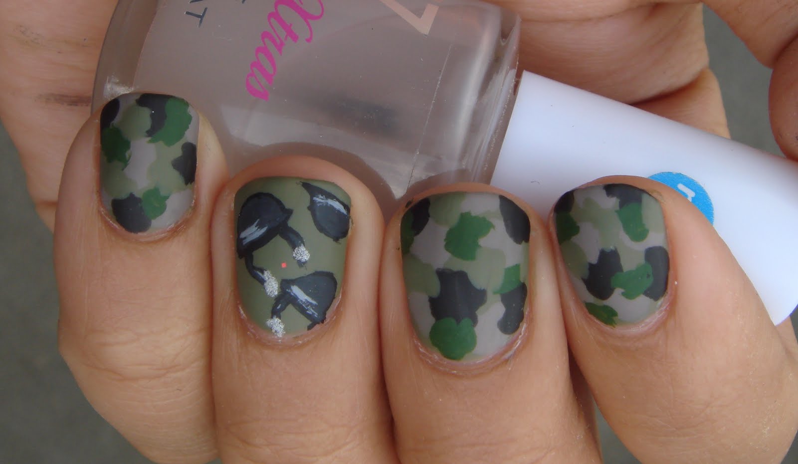 nail loopy: army nails
