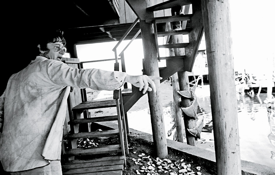 10 Amazing Behind-the-Scenes Photos From the Making of the Film ‘Jaws ...