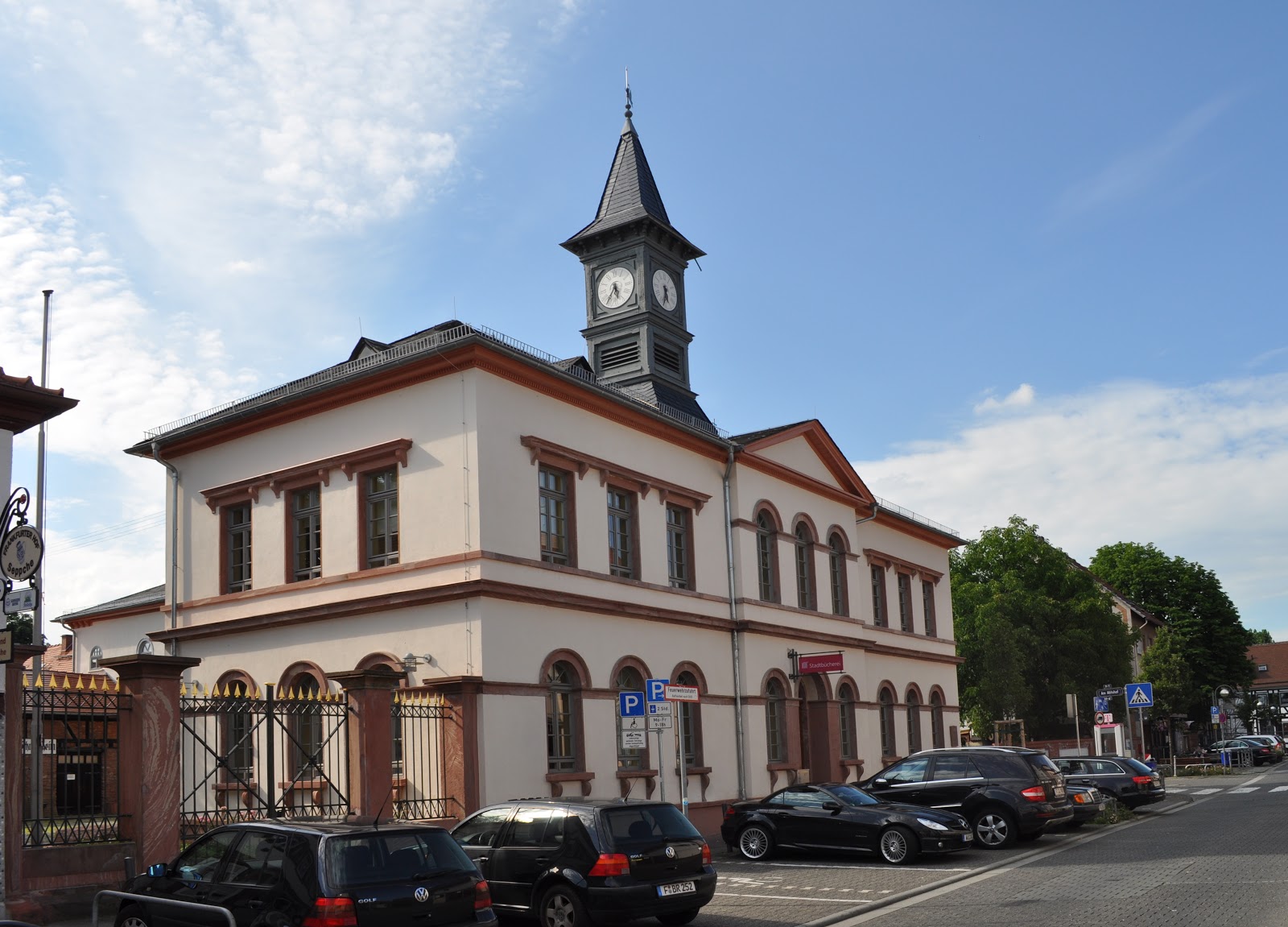 Frankfurt am Main Known as Frankfurt: Schwanheim District of Frankfurt