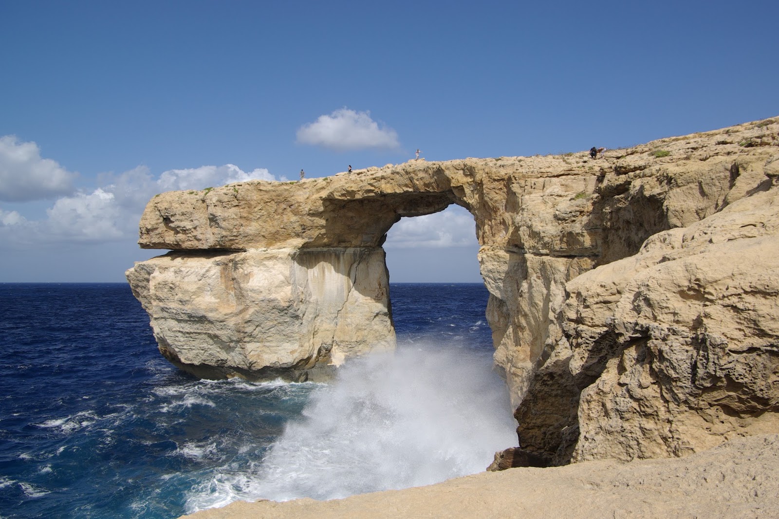 Famous rocks Azure Window collapsed - BERITA FADJAR