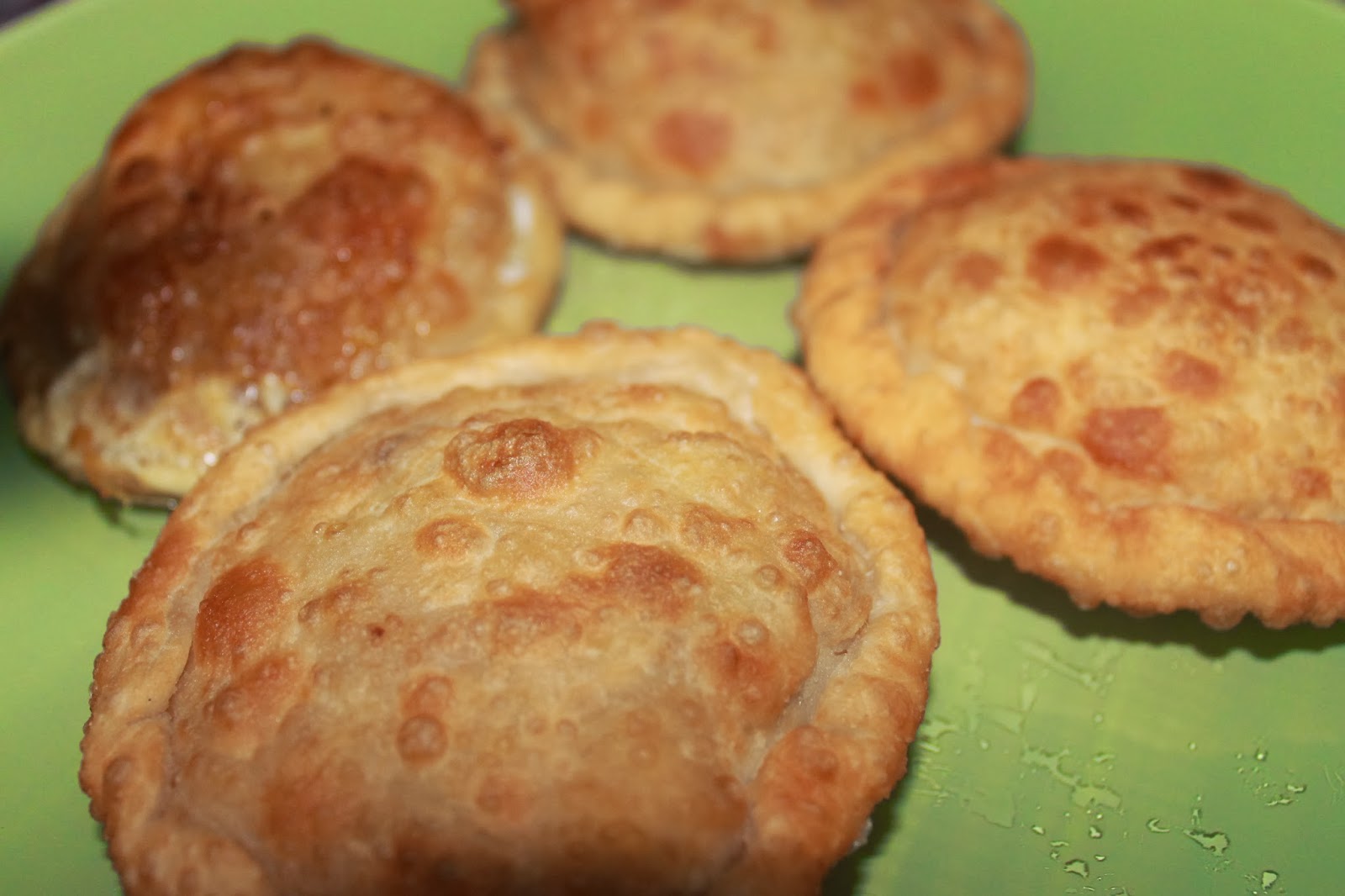 My Kitchen Treasure: Irachi Pathiri aka Chicken Masala Stuffed Pooris