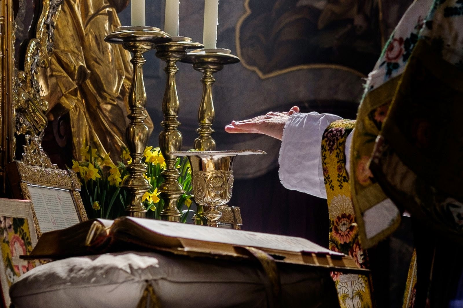 RORATE CÆLI: This is the Mass: Hanc igitur...