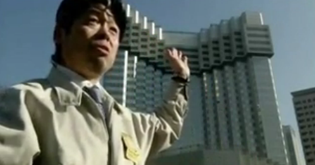 Incredible Shrinking Building. - Best Right Way