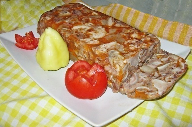 arta culinara: Piftie sau racituri din cap de porc.