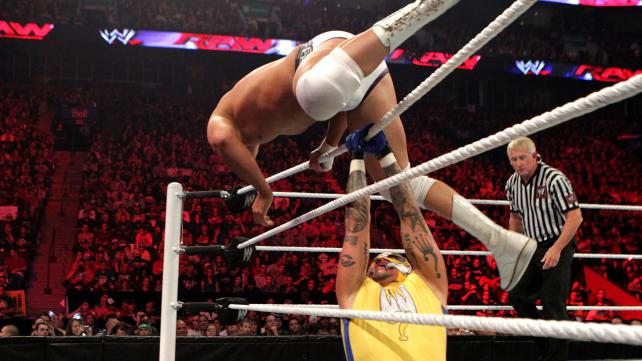 WWE In live!!!!: REY MYSTERIO vs CODY RHODES