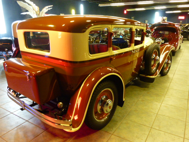 Encuentros de Arte: Multi-Colored Cars