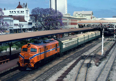 transpress nz: the 'Australind' at Perth city station, Australia, 1982