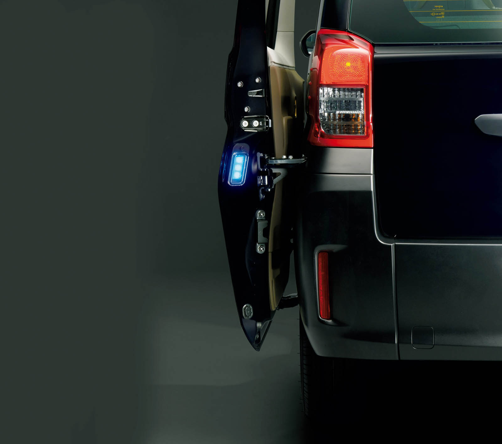 Toyota JPN Taxi unveiled in Tokyo ? An all-new taxi with a people ...