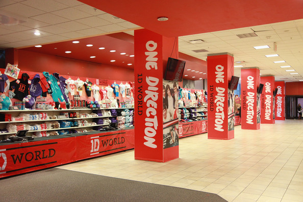 DirectionersBRPE: PRIMEIRA LOJA DO ONE DIRECTION EM CALGARY ABRE EM CHINOOK