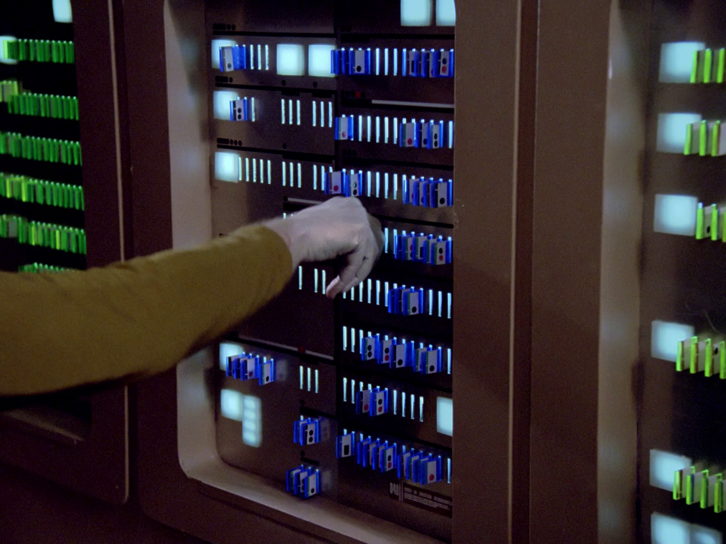 JIMSMASH ! ! !: STAR TREK ISOLINEAR CHIP USB DRIVE