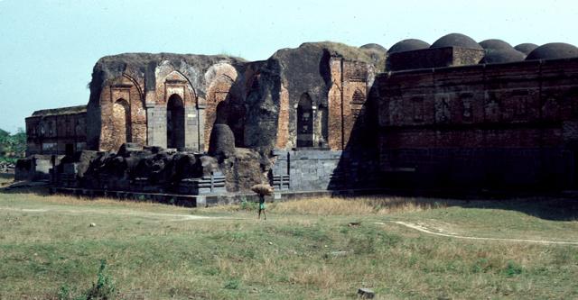 Dünya'nın Bütün Camileri: Pictures of Adina Mosque-1, Pandua, India