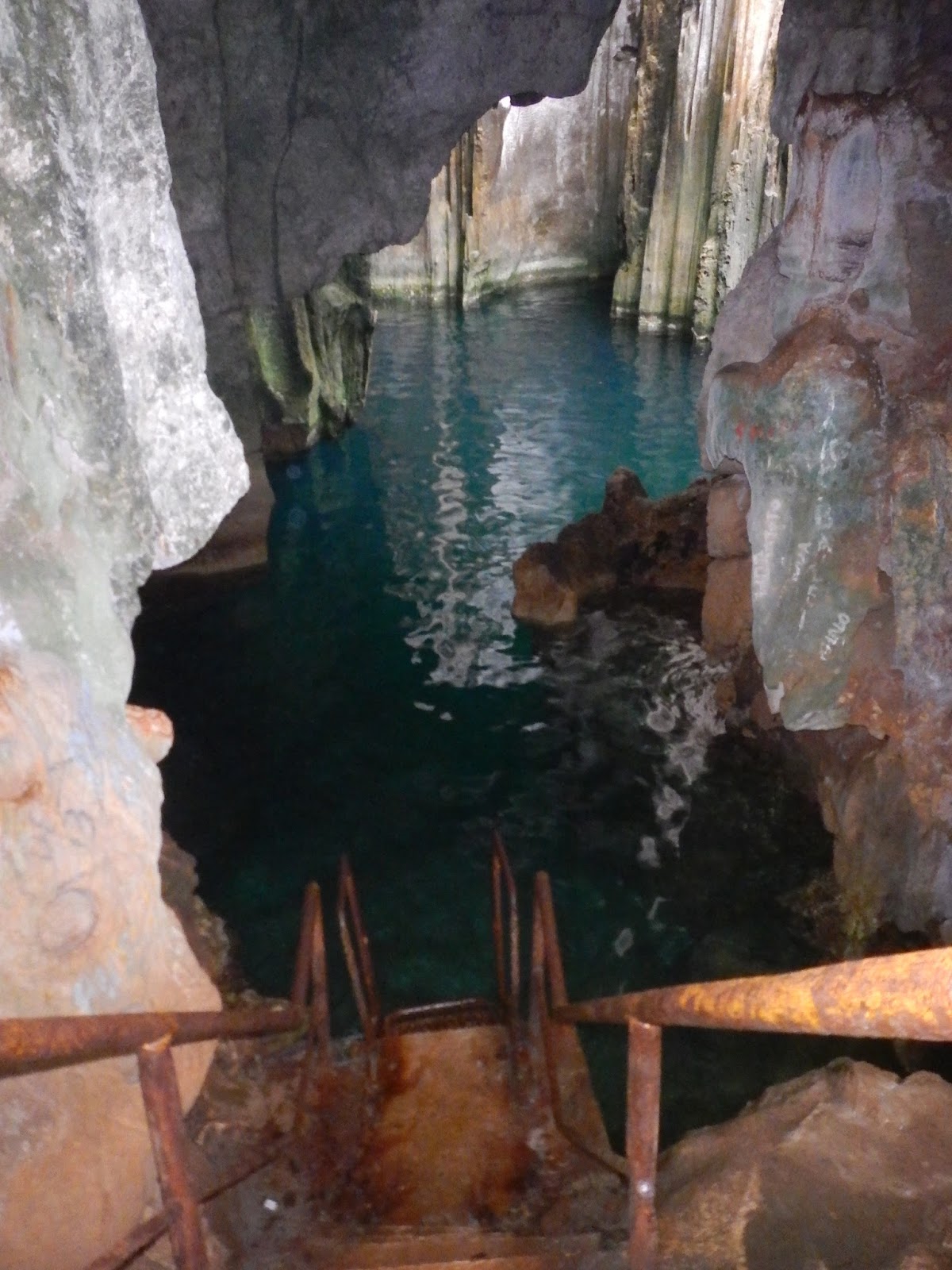 Family Circus: The caves in the Yasawa Islands, Fiji