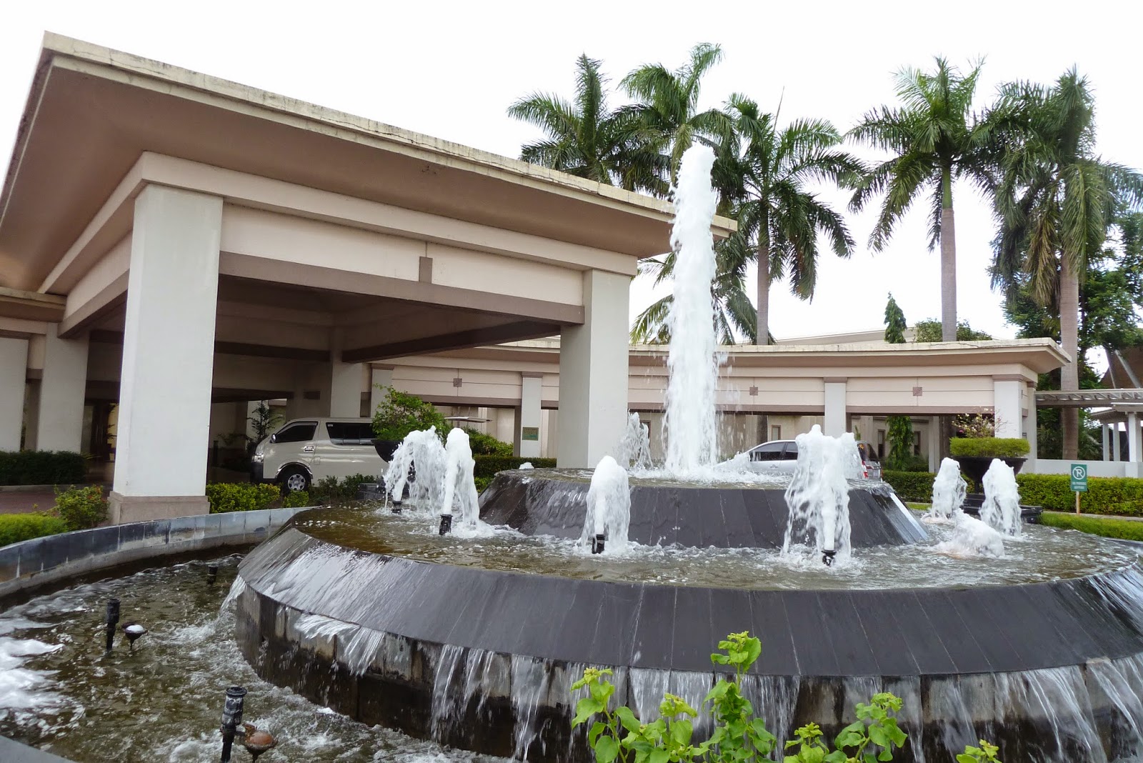 Kee Hua Chee Live!: DAY 3 IN MANILA----VISITING PALMS COUNTRY CLUB AT ...