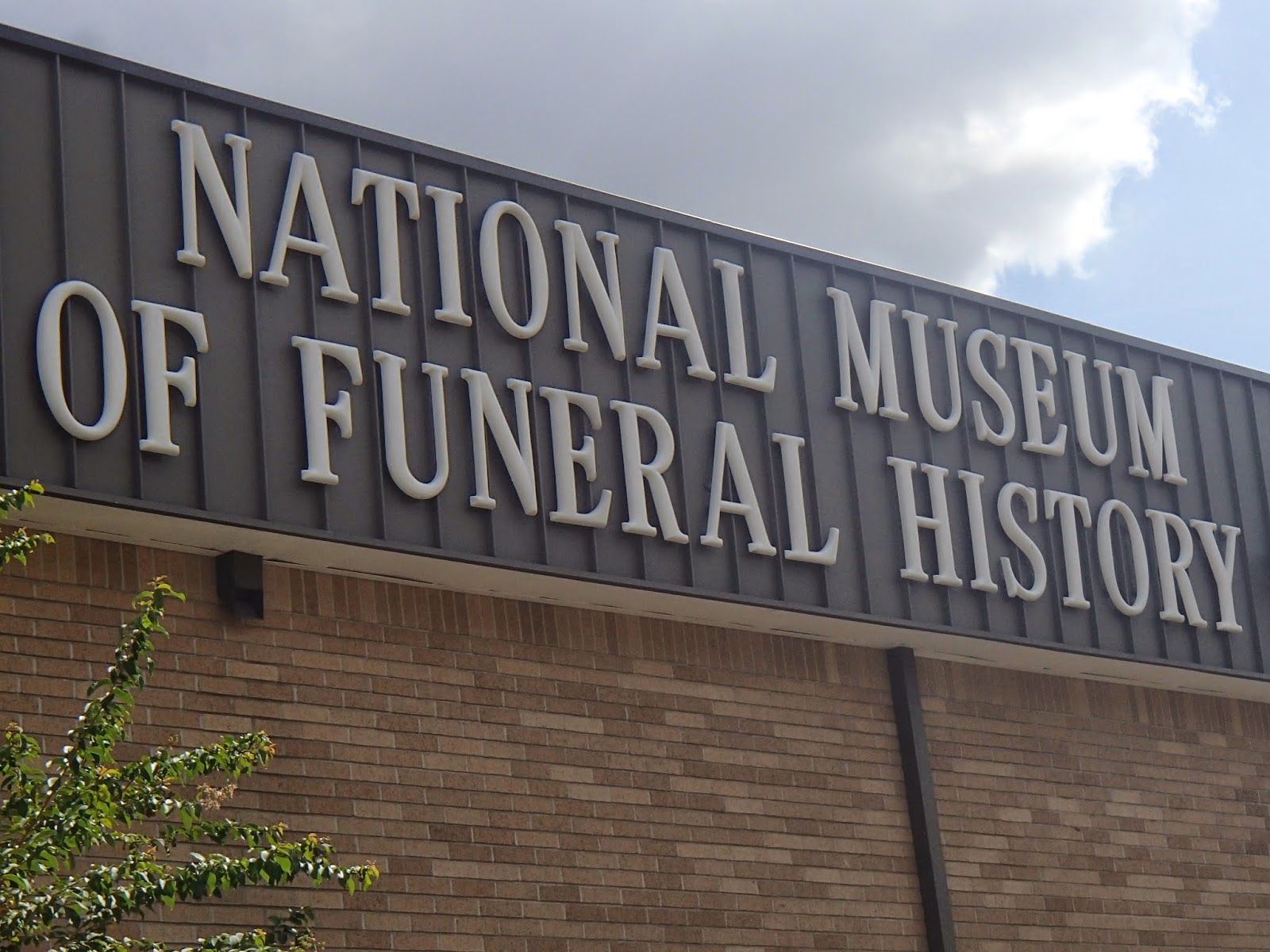 Cibatarian: There's a National Museum of Funeral History? And it's in ...