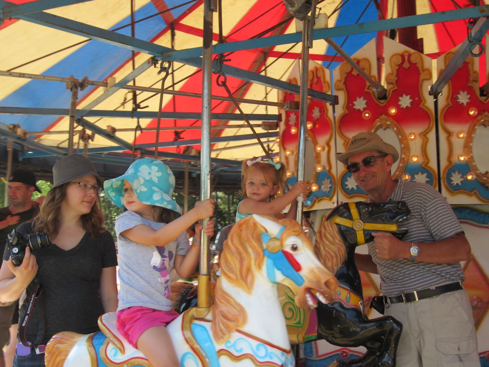 The Hollinger Girls - Emmie & Paige