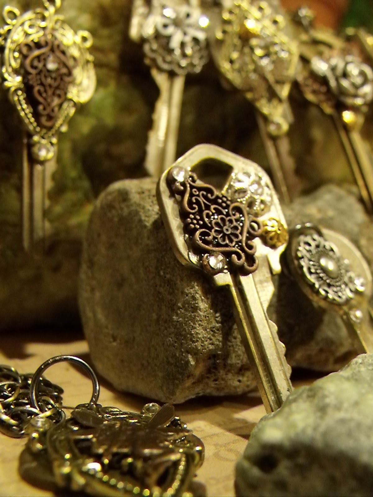 ShellsandBlooms: Upcycling Vintage Keys into Pretty Necklace Charms